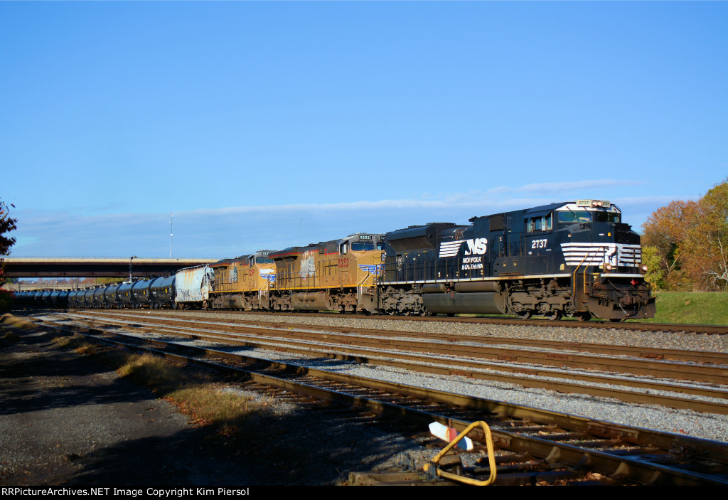 NS 2737 UP 5252 5259 66Z Ethanol Loads